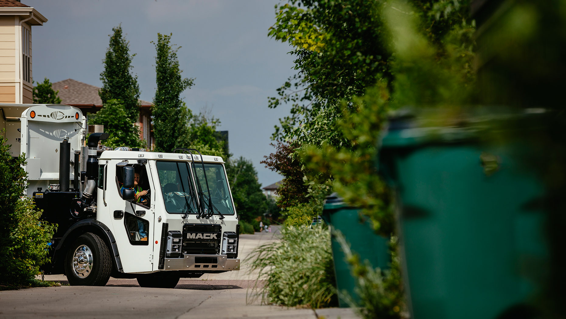 Mack® LR Model Now Available in 4x2 Configuration