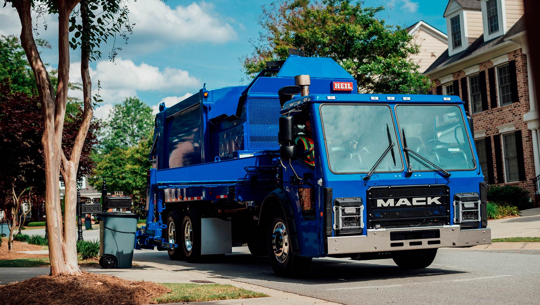 Mack Trucks to Provide Republic Services with Fully Electric Mack LR ...