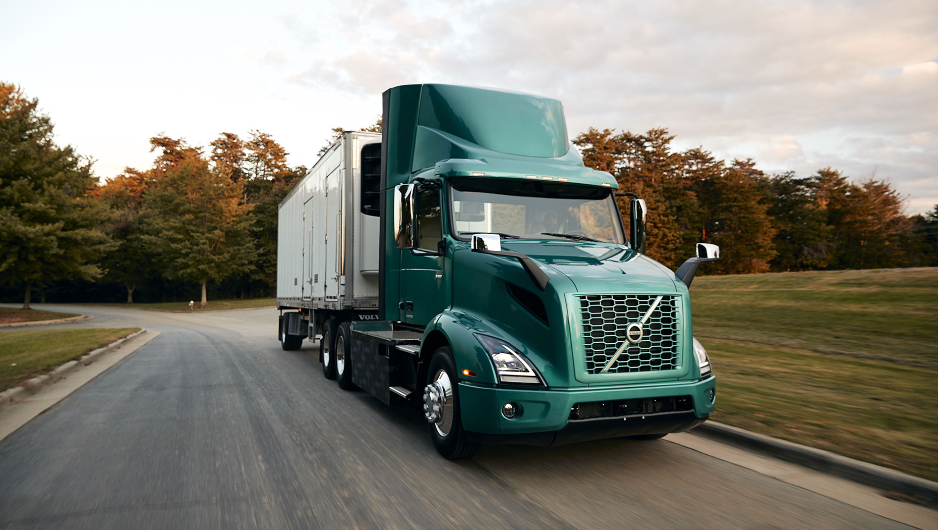 Volvo Trucks Introduces the Volvo VNR Electric Model in the U.S ...