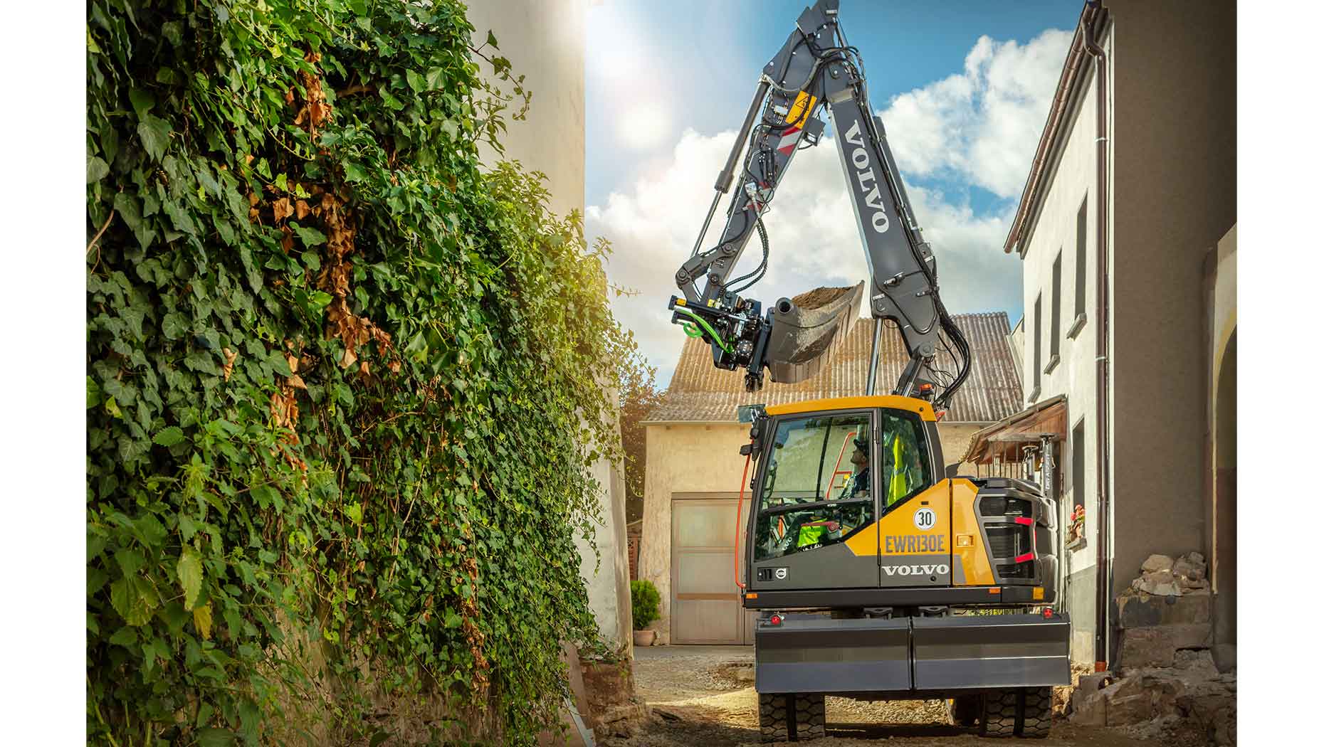 Volvo CE Expands Wheeled Excavator Lineup with New EWR130E