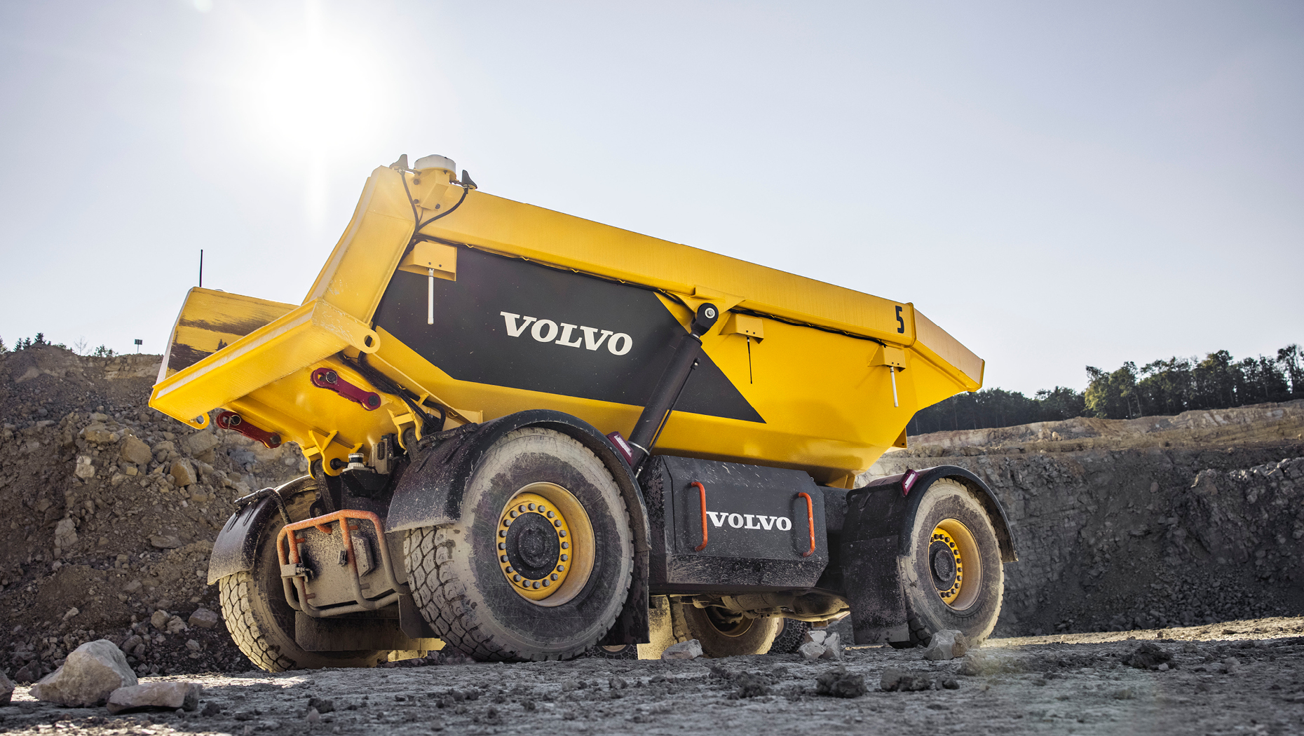 Volvo and Holcim jointly work to use autonomous electric haulers
