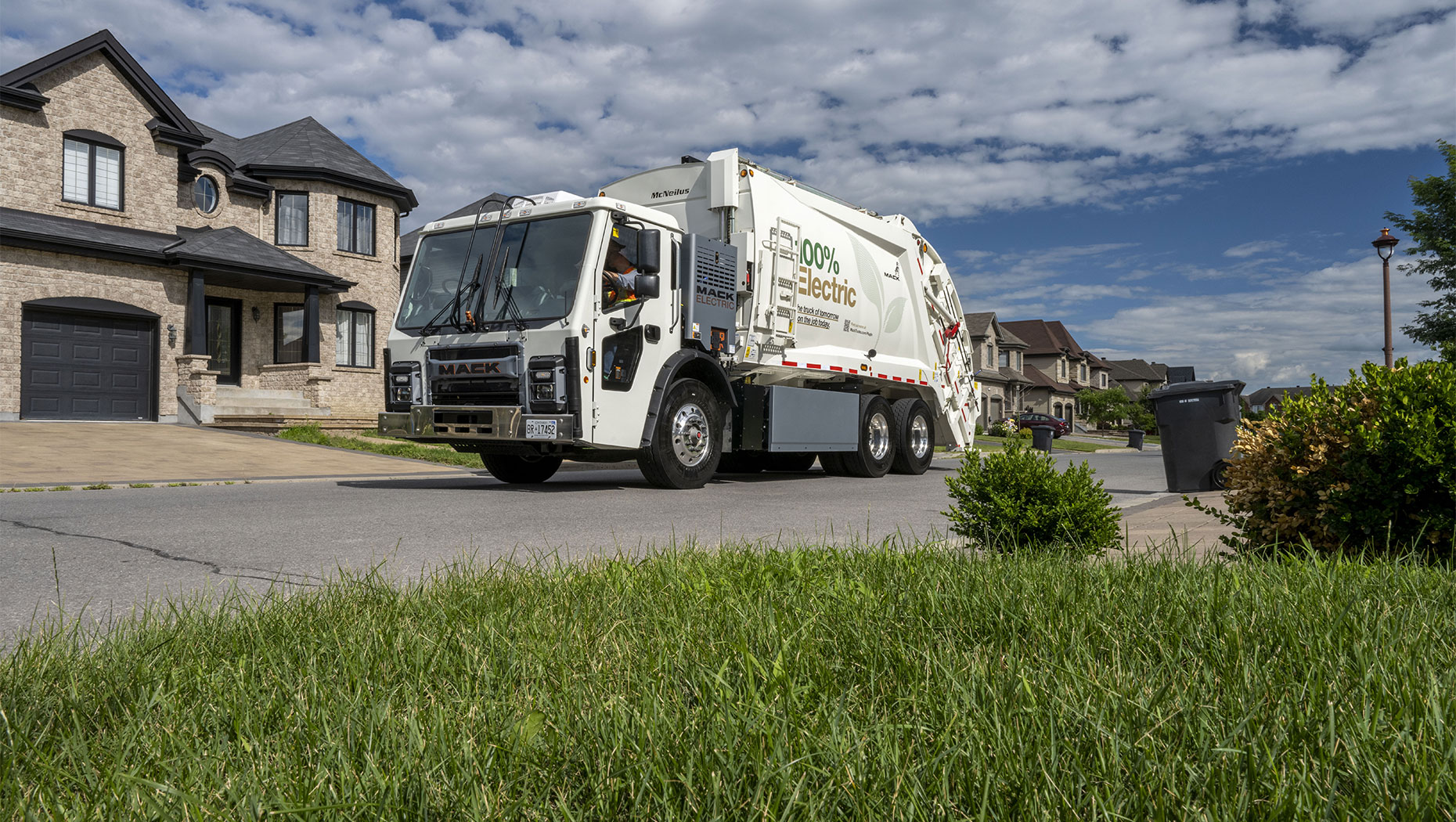 Mack® LR Electric Ordered by Coastal Waste & Recycling to Help Reduce ...