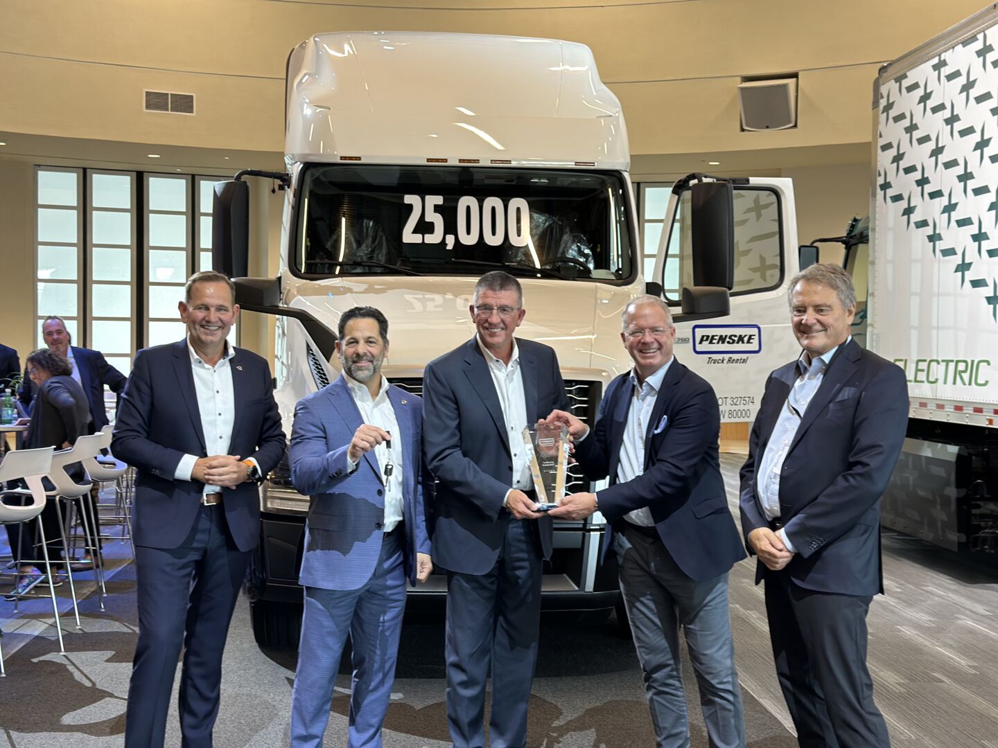 Volvo Trucks North America Celebrates 25,000 Trucks Delivered to Penske ...